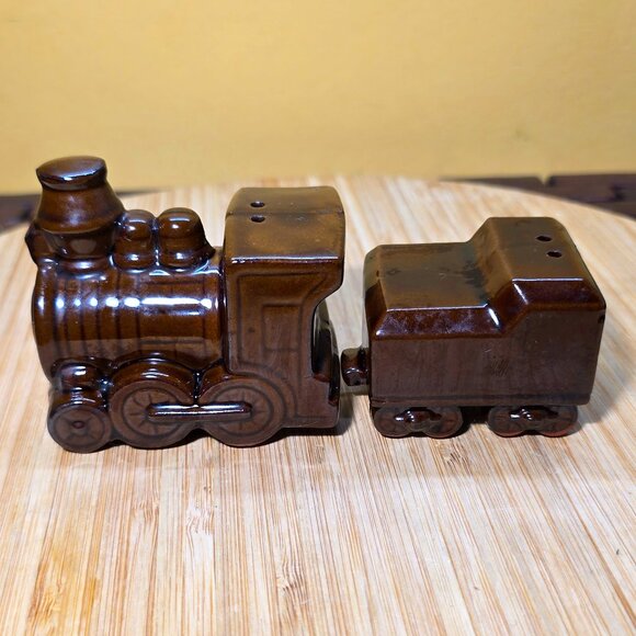Dining | Vintage Salt And Pepper Shaker Set Locomotive Train And Tender ...